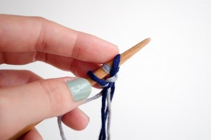 Wie man Maschen in zwei Farben anschlägt. | The Blog - DE